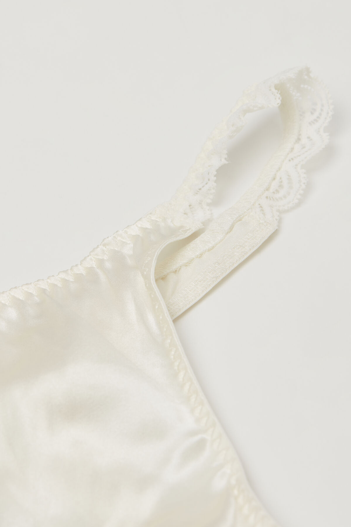 String-Tanga aus Seide und Spitze | Intimissimi