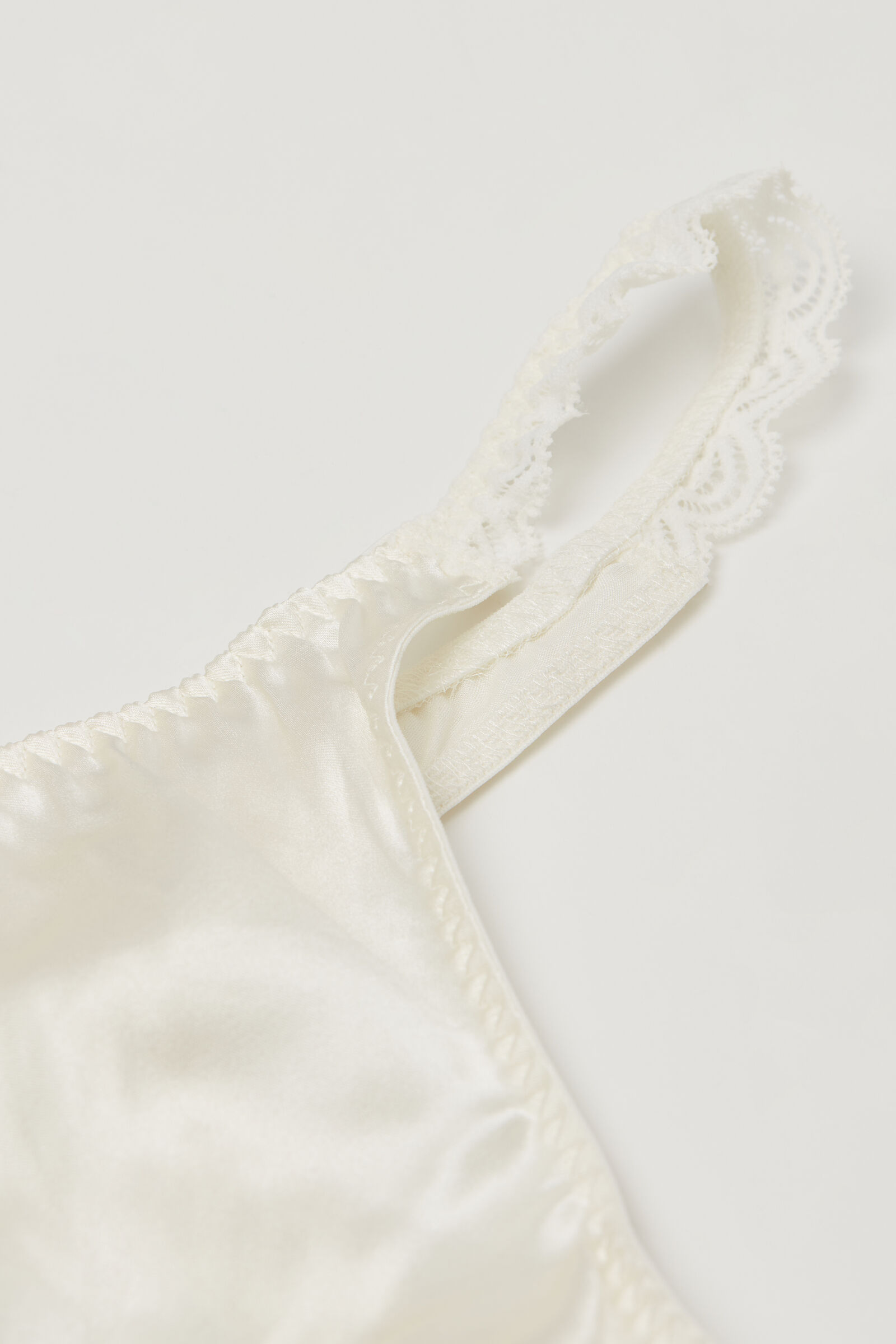 String-Tanga aus Seide und Spitze | Intimissimi