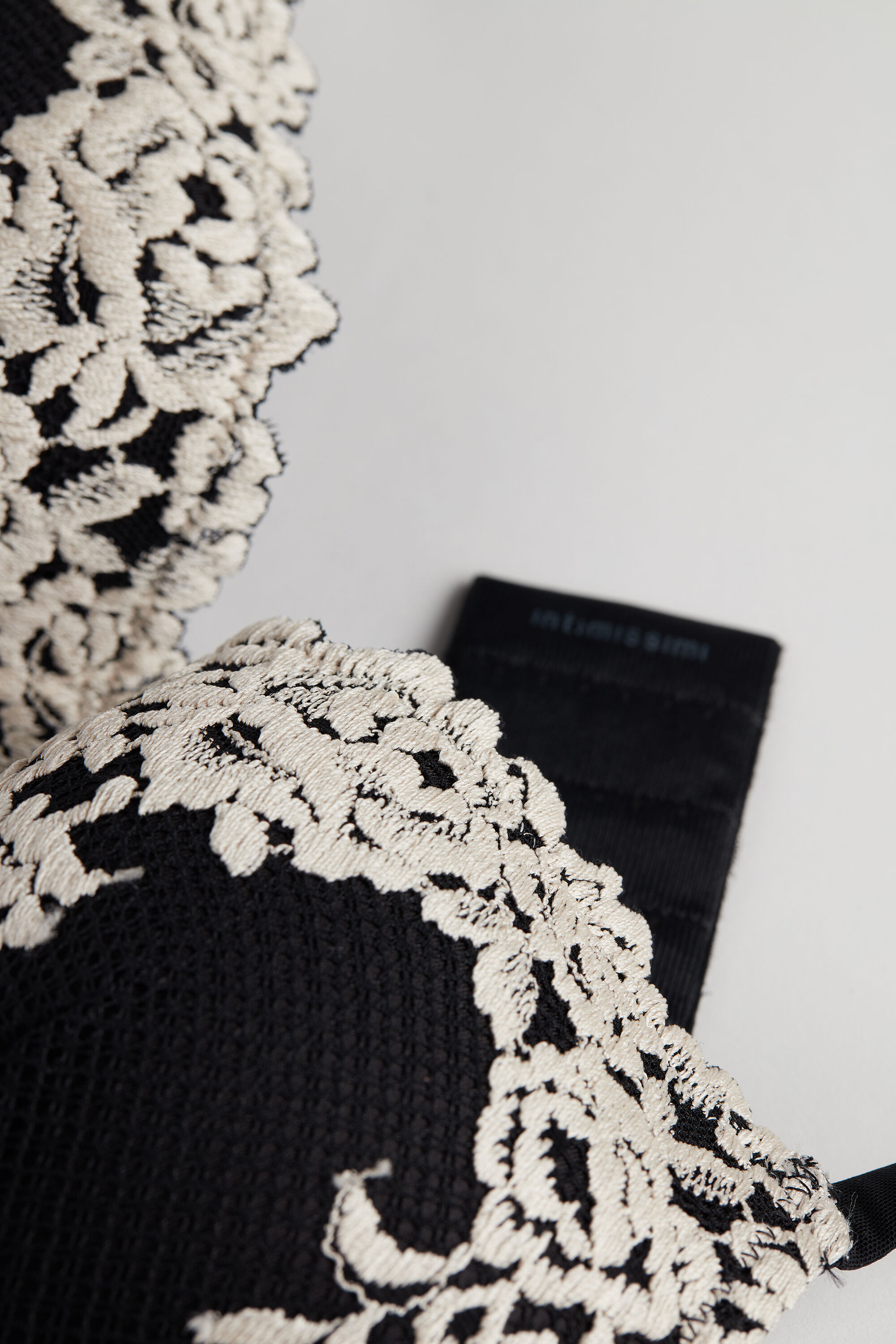 Pretty Flowers Francesca Balconette Bra | Intimissimi